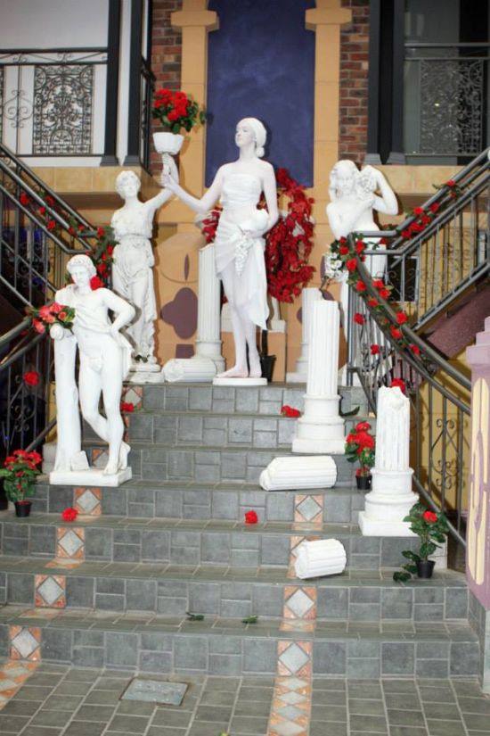 Human Statue Bodyart creates human statue campaign for Central Coast ...